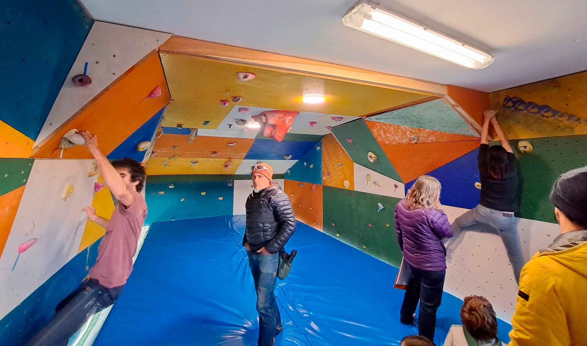Aínsa estrena sala de boulder para los escaladores del Club Atlético ...