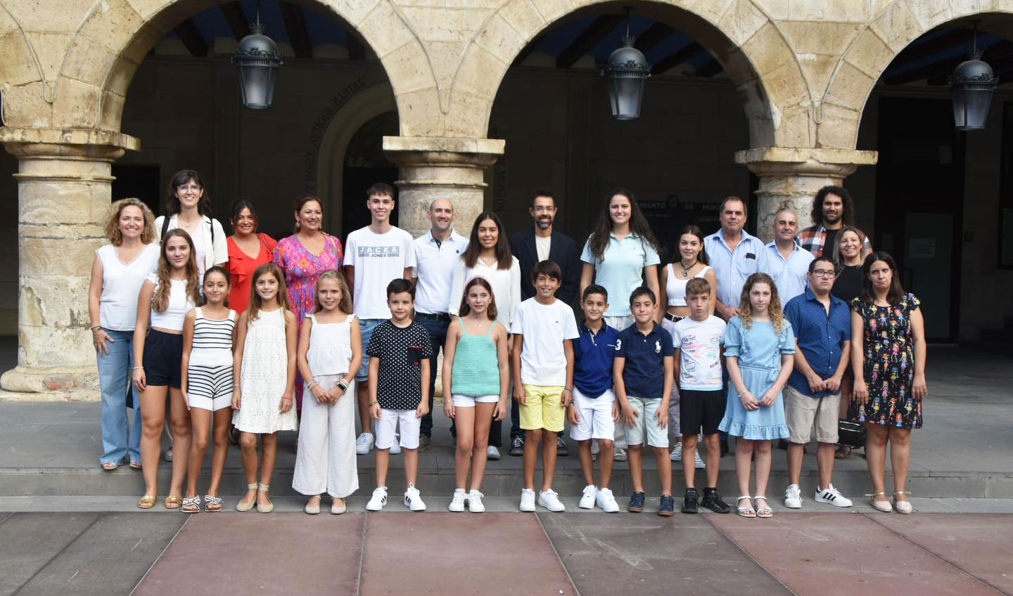 La corporación recibe a las zagalas, zagales, zagaletas y zagaletes de ...