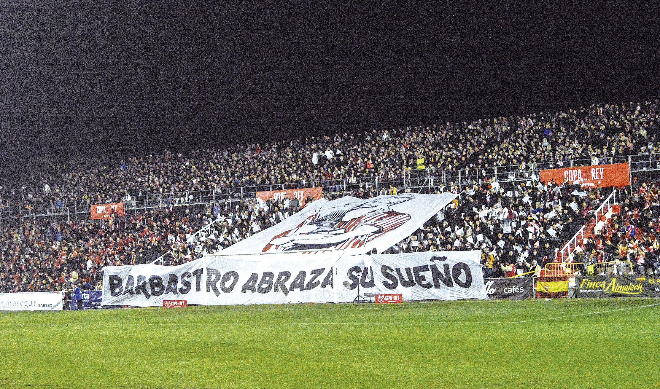 La afición que apoya a la UD Barbastro - El Cruzado
