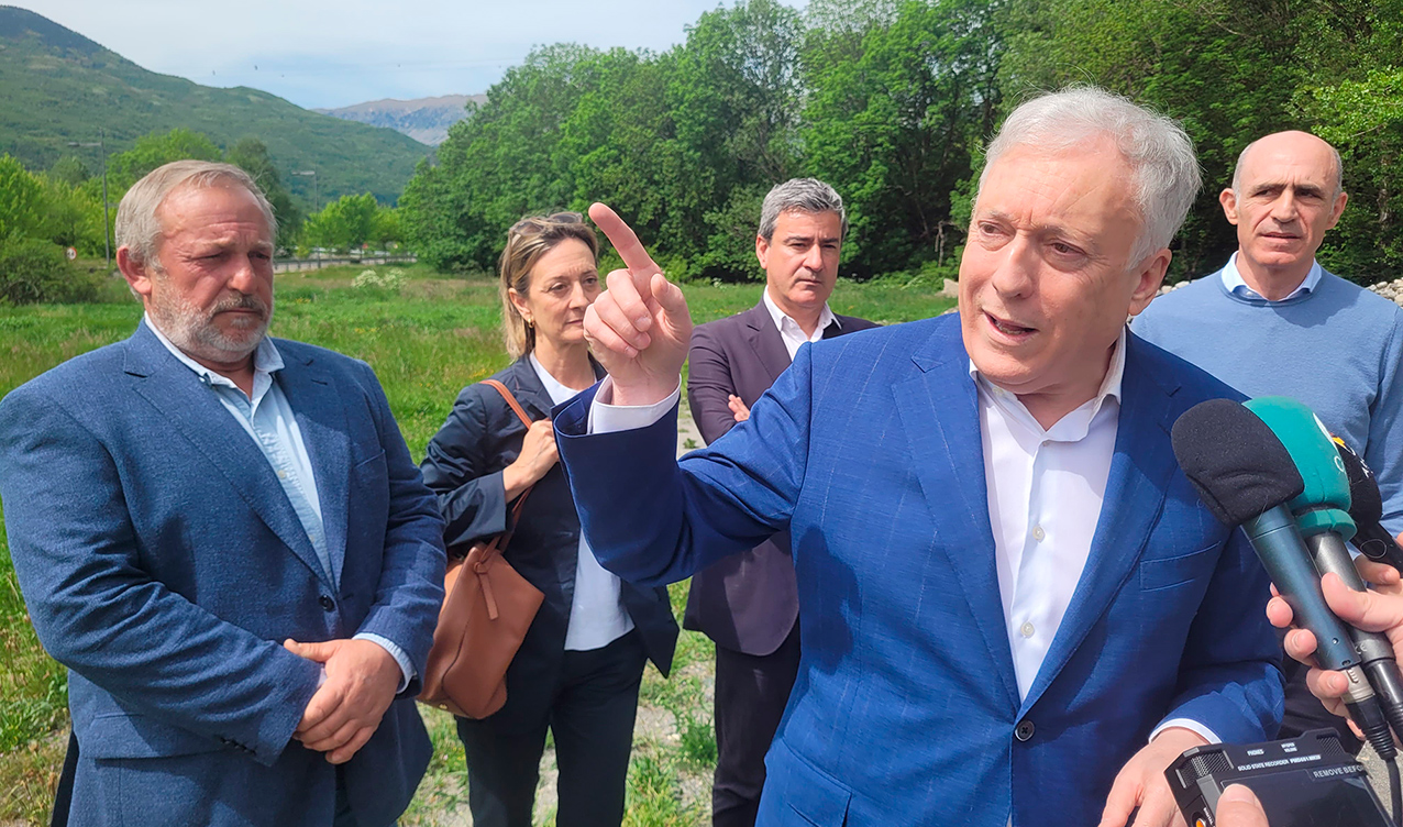El consejero López anuncia en Benasque la licitación de obras para ...