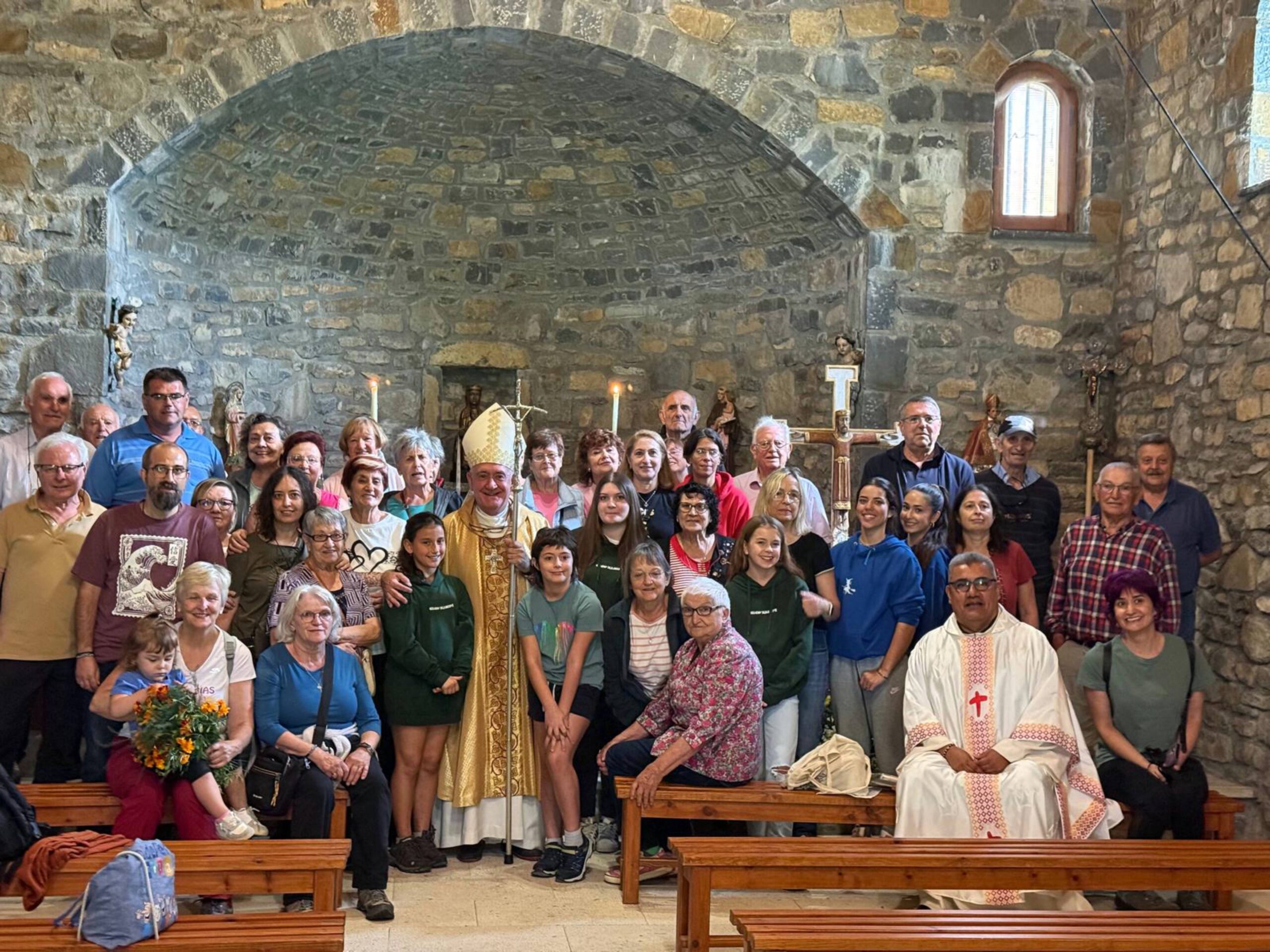 Consagrado el altar de la ermita de La Plana en Plan - El Cruzado